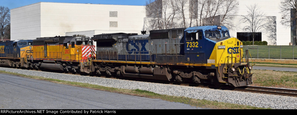 CSX 7332 X-CR 6132 CEFX 2813 X-UP SD40-2 rebuilt from SP SD39 CSX 5400 ES40DC south on CSX ...
